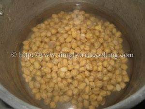 A Delicious Roti: Channa Puri